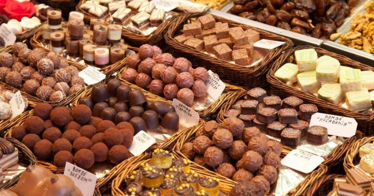 “Sun Food”un istehlaka yararsız unlu qənnadı məmulatları məhv edilib