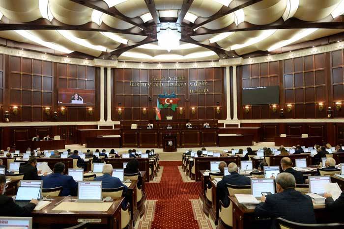Milli Məclisin plenar iclasında 2025-ci ilin dövlət büdcəsinin ...